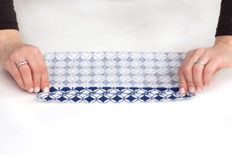 Afikoman-step-3 - Breaking Matzo